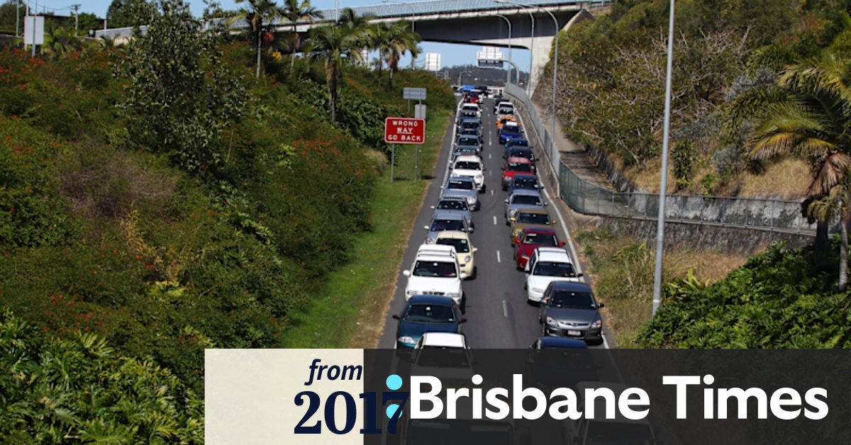 Bruce Highway closed after fatal head-on crash near Gin Gin Bruce Highway closed after fatal head-on crash near Gin Gin